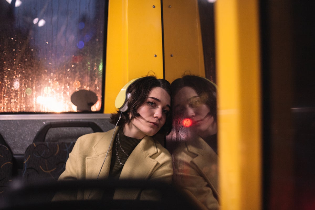 Bipolar vs. depression: Differences, treatments, help, and more | Optum ...